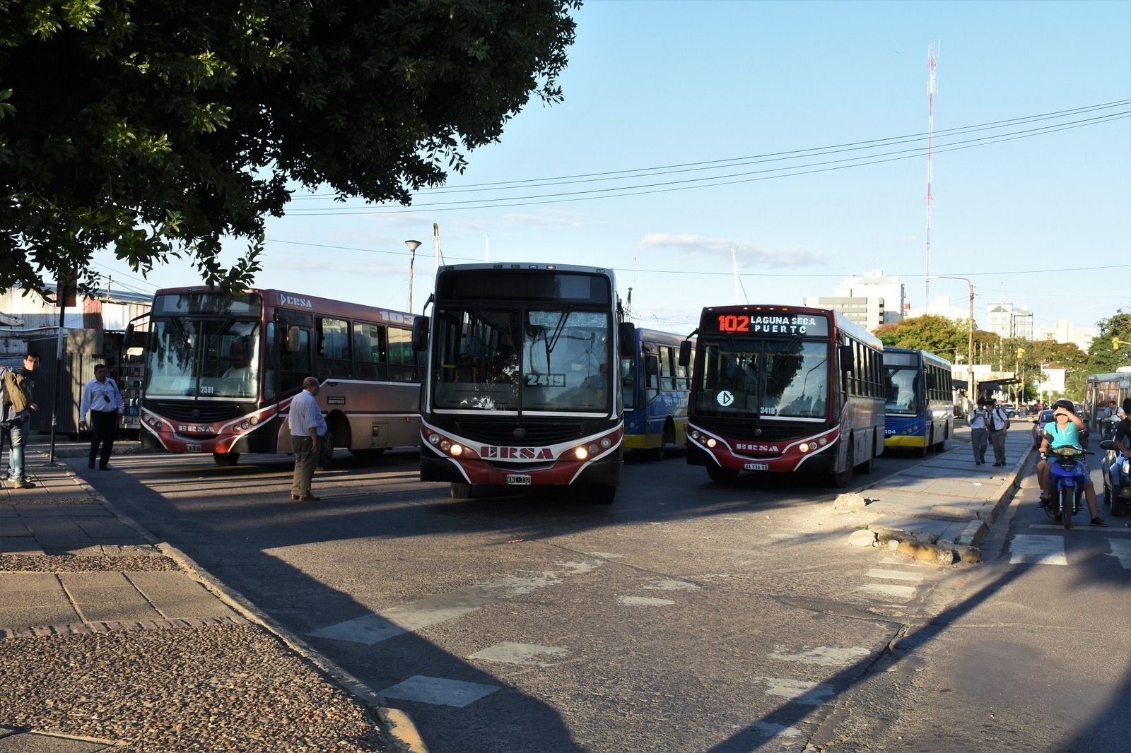 A partir de este lunes comienza a regir la nueva tarifa del transporte urbano de pasajeros ...